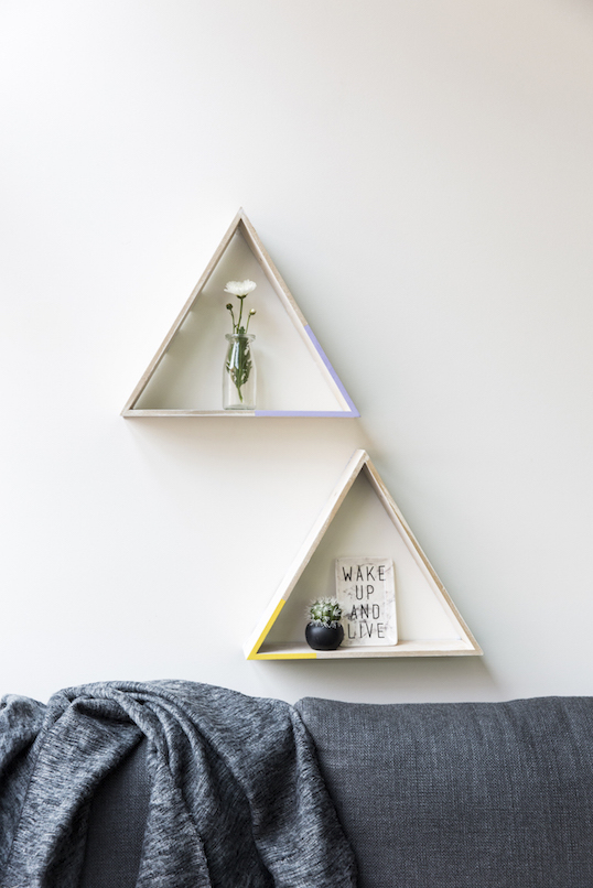 Tips/Diy projects/Diy triangle shelves - British Paints